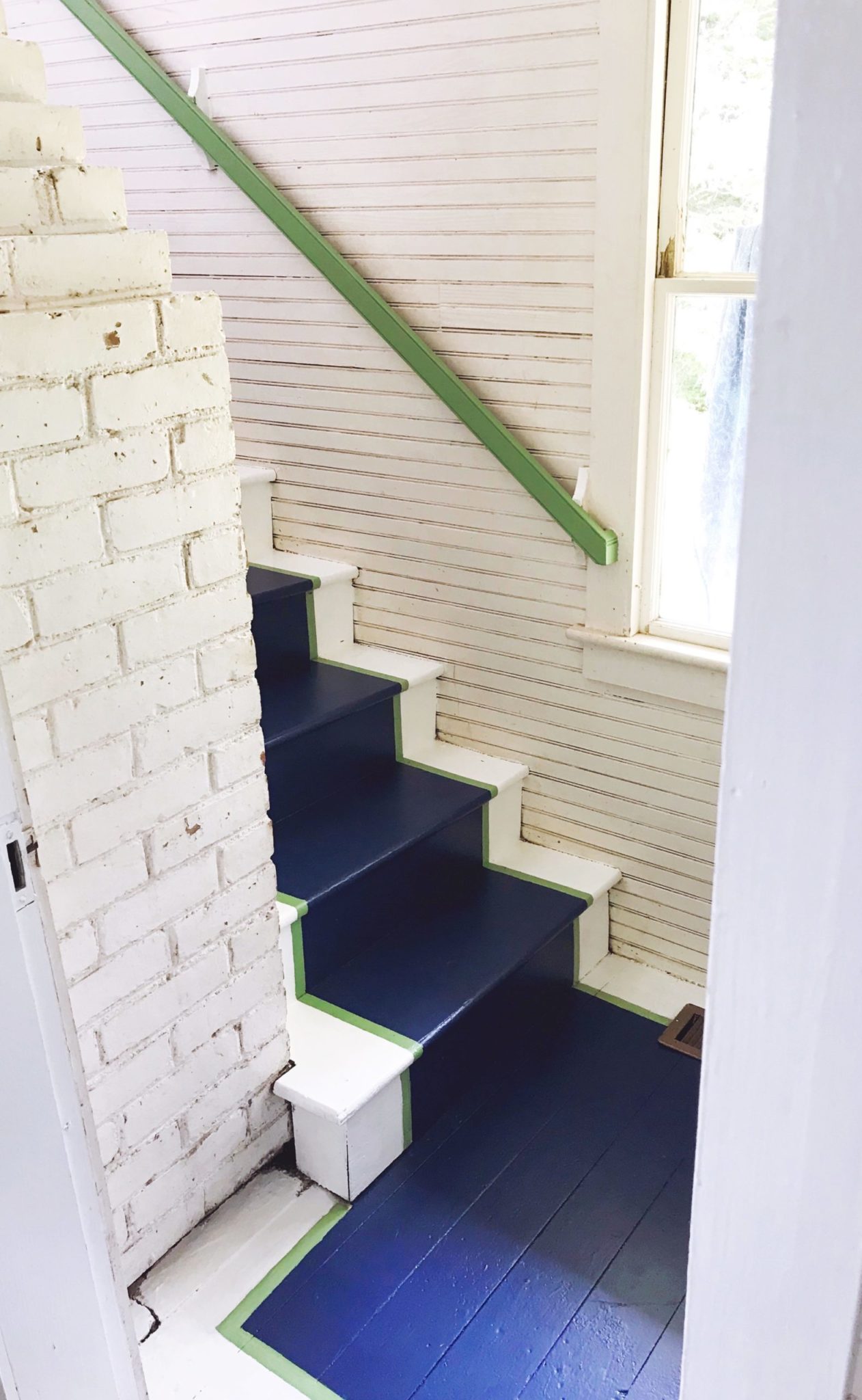 Before and After: How to Paint Wooden Stairs | whitneysowles.com